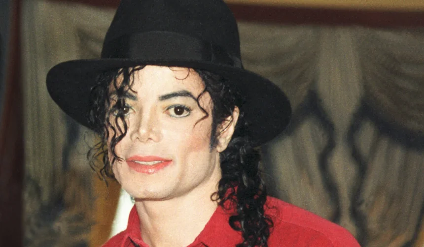 Michael Jackson’s single sock sells for $8,800 in France - Salient ...