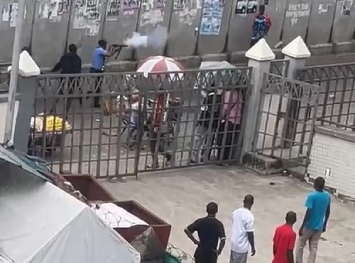 Police fire teargas as traders protest power outage at Lagos’ Tejusoho ...
